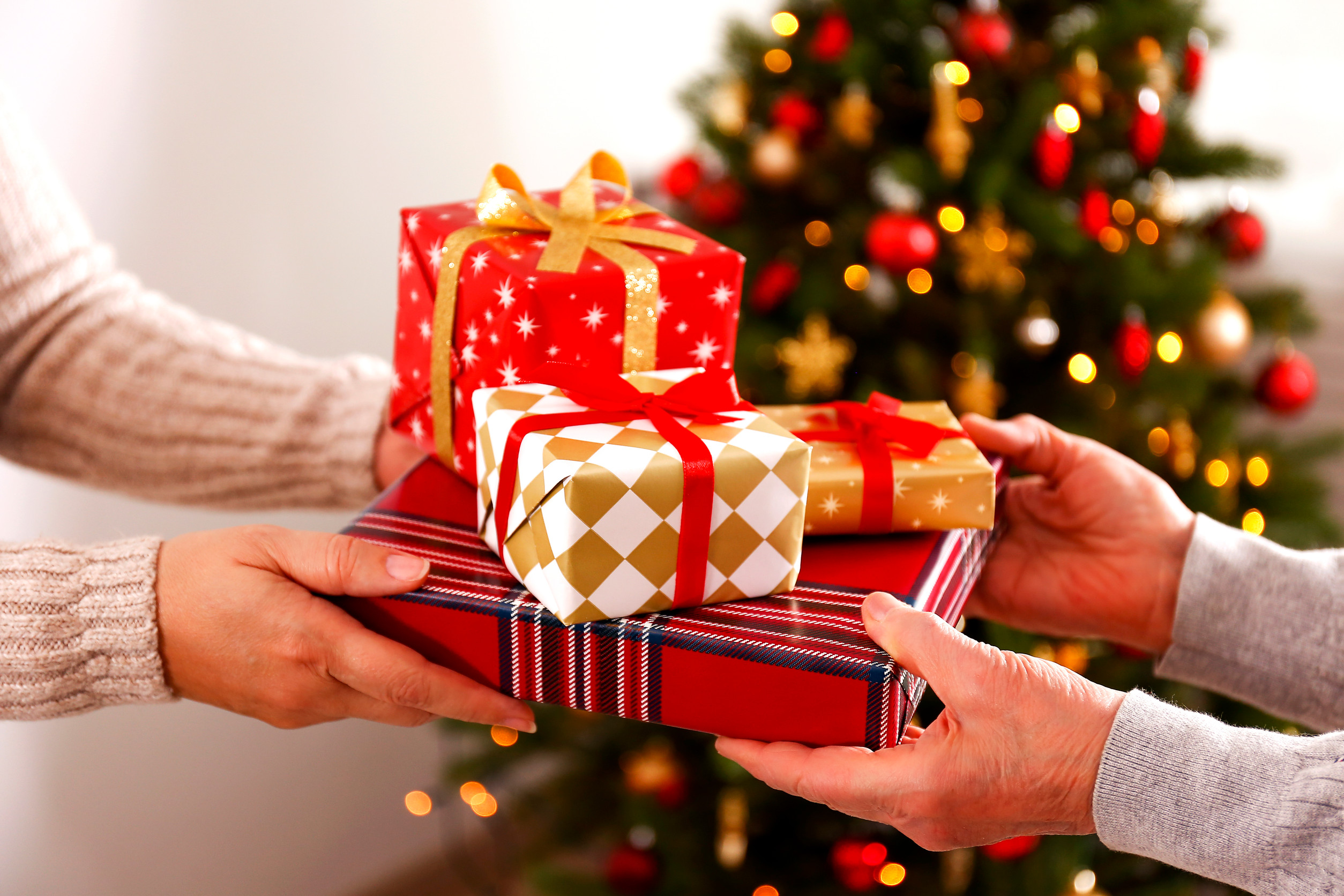 6 Christmas Traditions Boomers Cherish and Millennials Find Exhausting ...