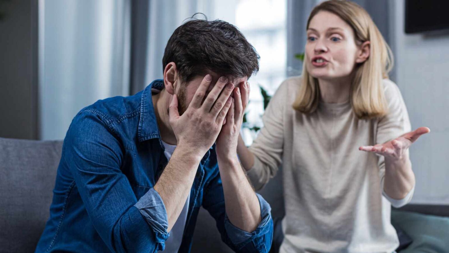 8 Behaviors Men Claim Make Modern Women Undatable