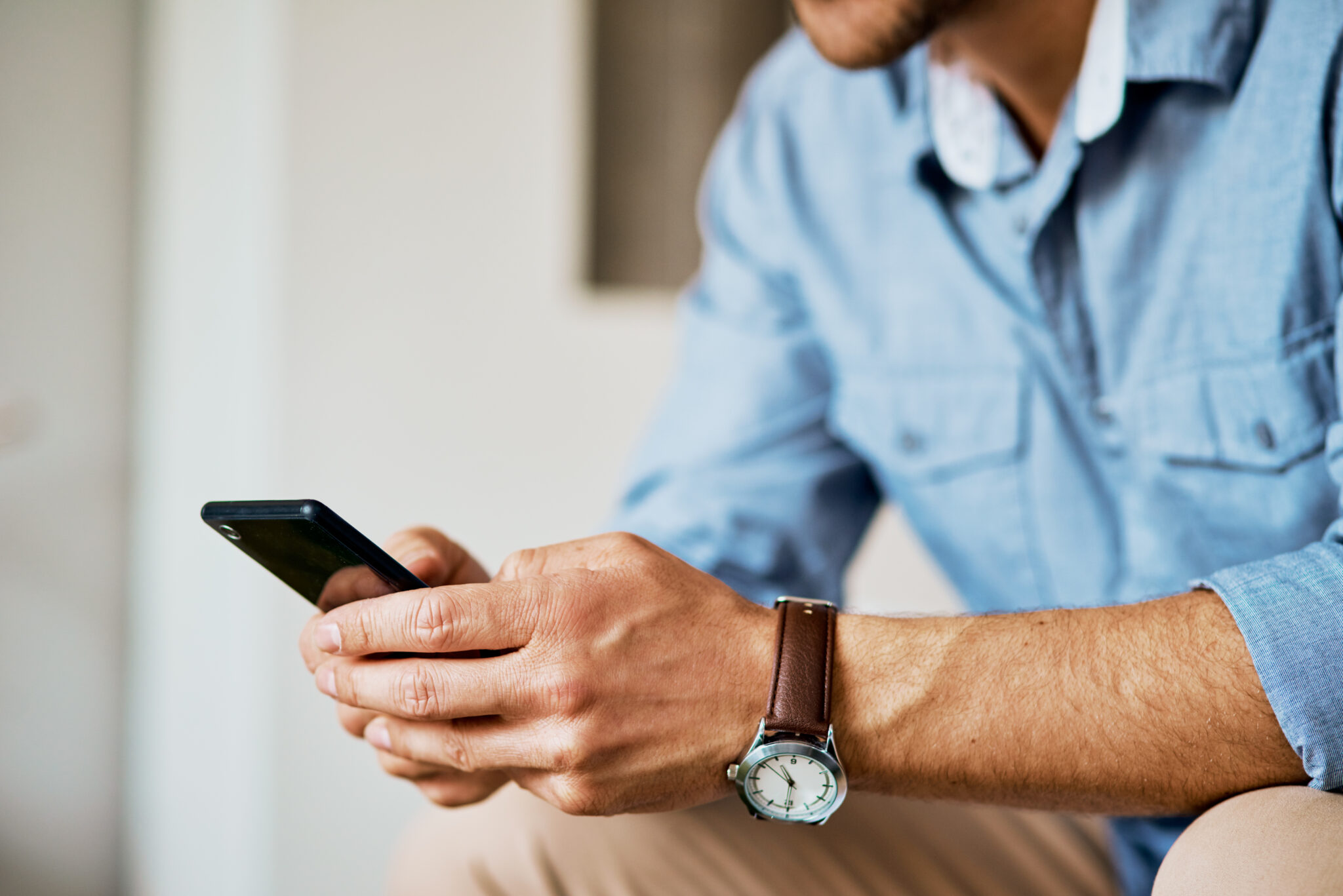 If someone isn’t into you, they’ll reveal these 5 subtle signs.