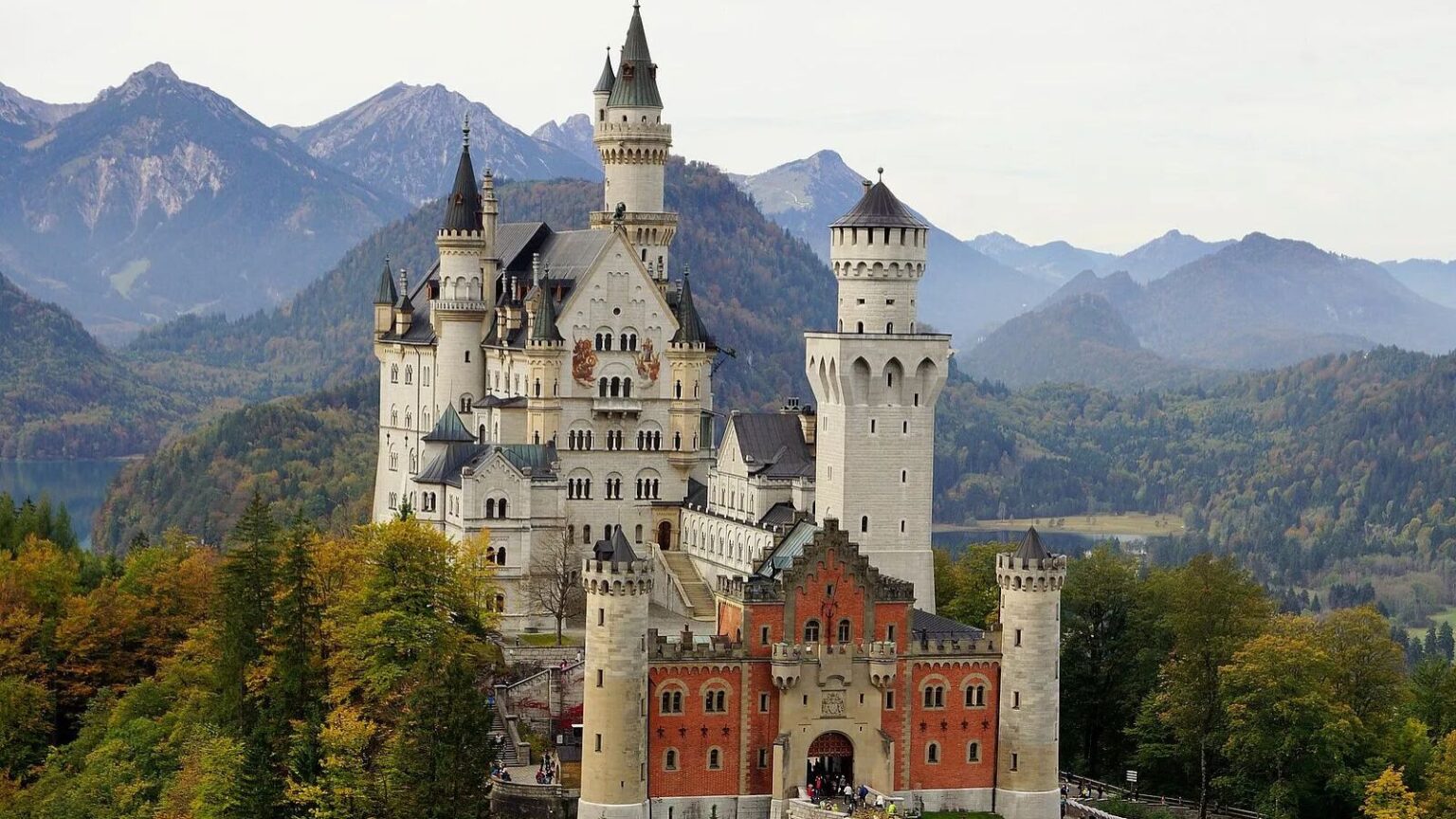 World’s Most Beautiful Bucket-List Castles, Ranked
