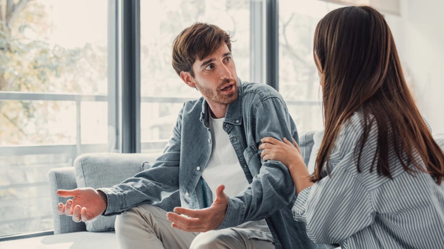 Liars Almost Always Use These 5 Phrases When They Talk to You