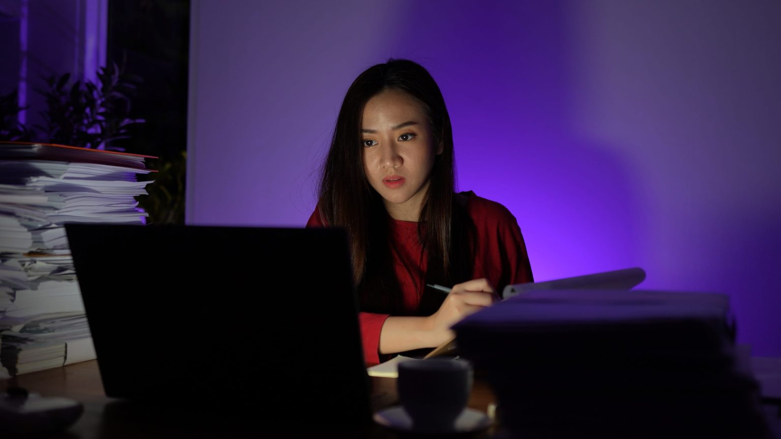 8 Toxic Workplace Behaviors Bosses Pretend Are Normal - Crafting Your Home