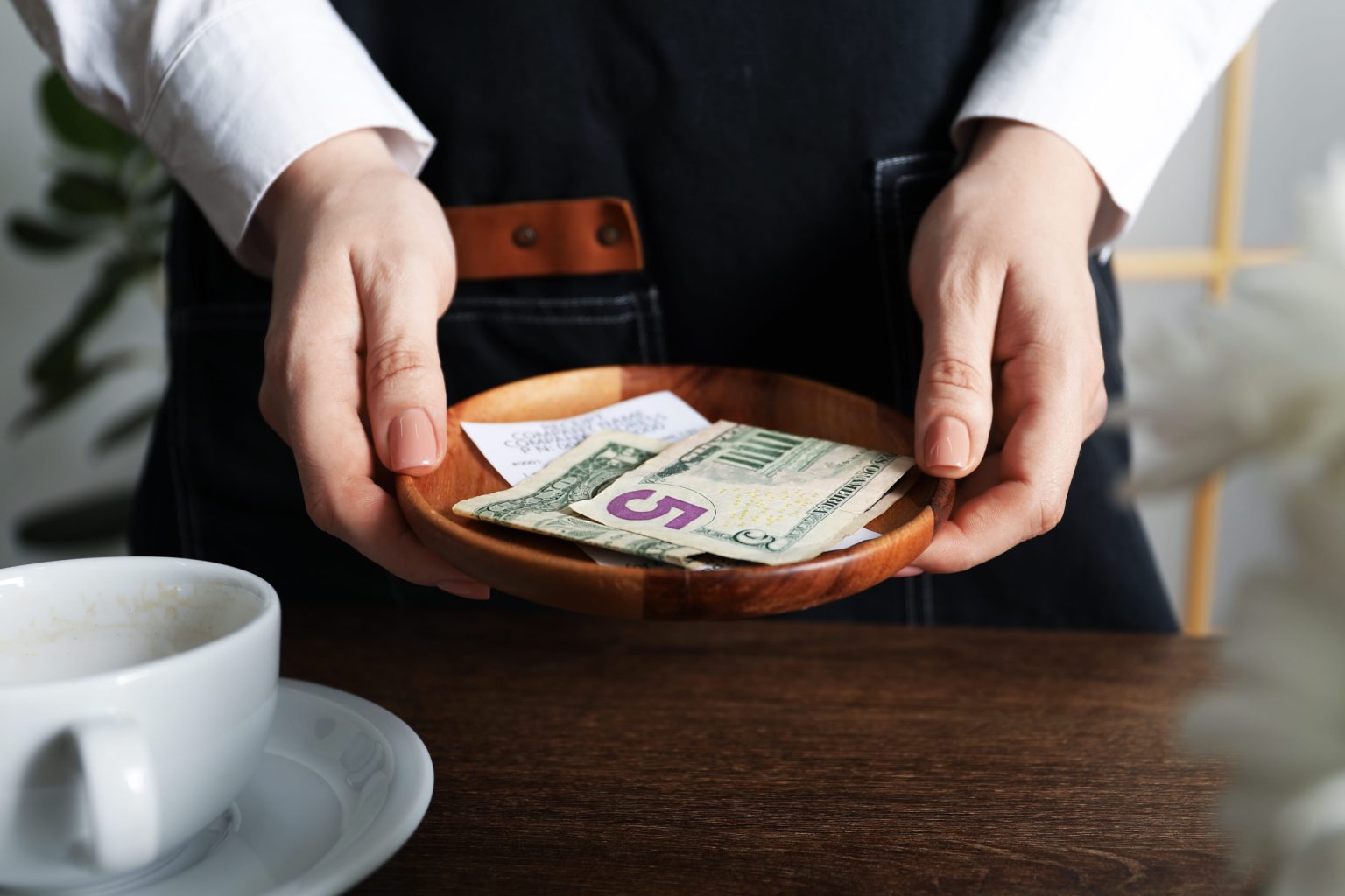 Customer Says He Left a Cash Tip at Texas Roadhouse, Then His Card Was ...